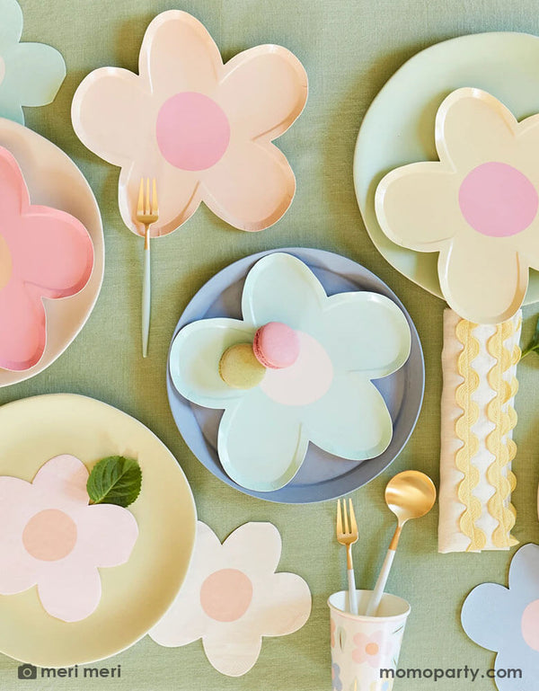 Daisy Shaped Plates (Set of 8)